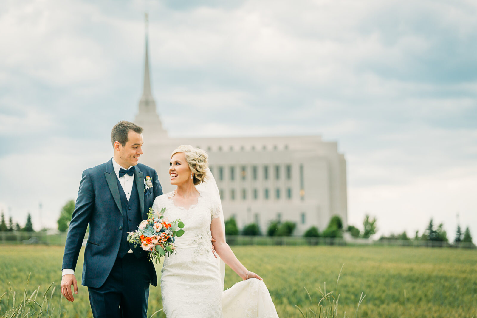 Idaho Summer Backyard River Wedding | Rexburg Temple - kendrasuephotos.com
